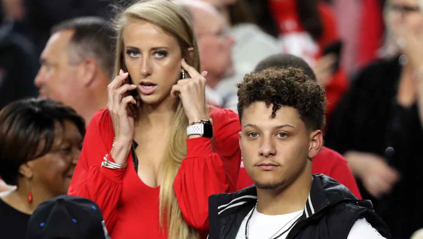 Patrick Mahomes' Girlfriend Posts Message Before Game