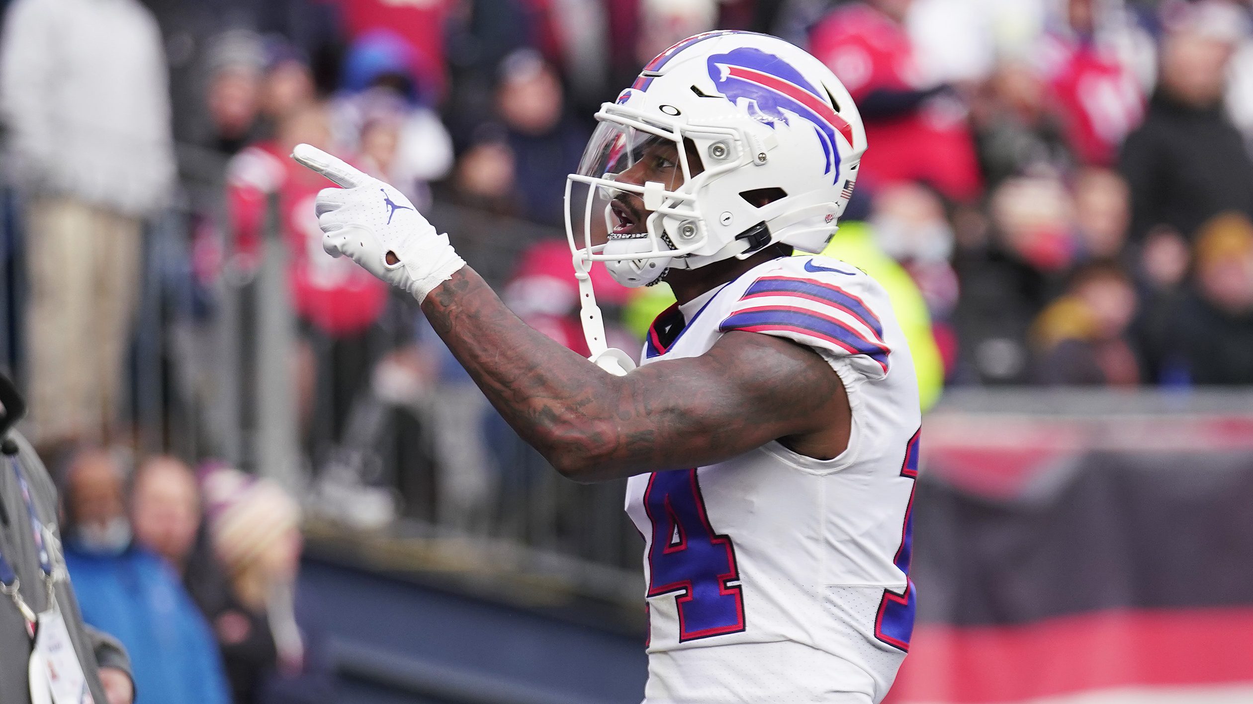 Broadcast Catches Bills WR Diggs Cursing at Pats Fans