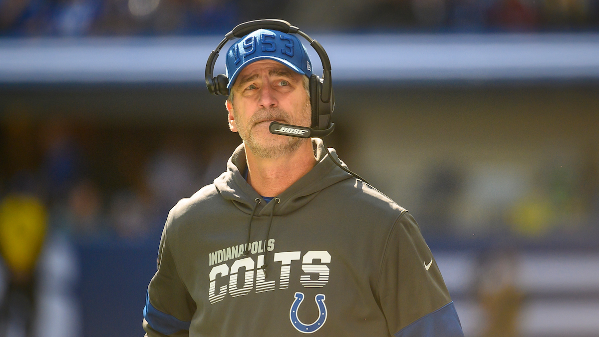 Colts Welcome Veteran Offensive Tackle Dennis Kelly for a Visit: Report