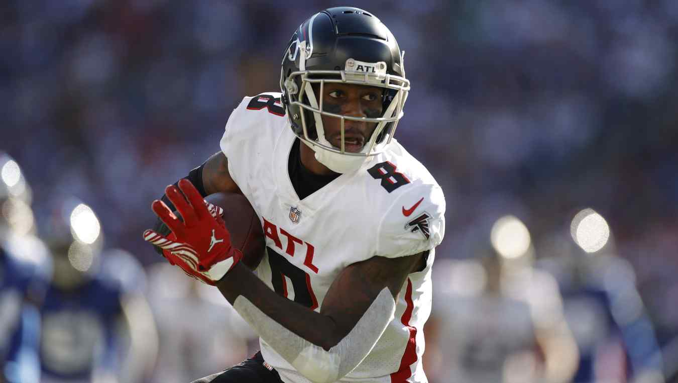 Falcons' TE Kyle Pitts Makes 'Unicorn' Catch at Camp [WATCH]