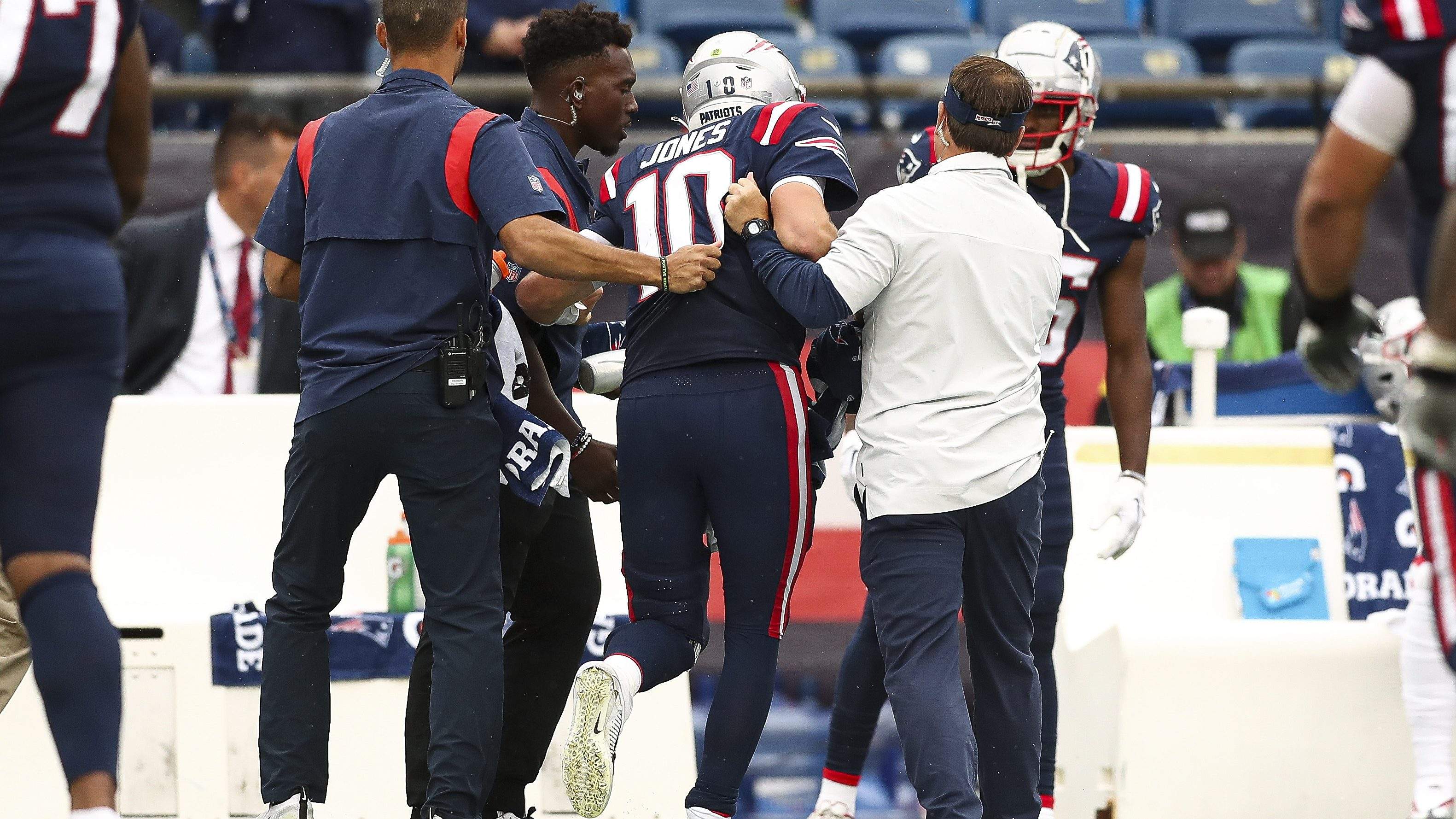 Mac Jones Injury: Latest Updates as Patriots QB 'Screaming in Pain'