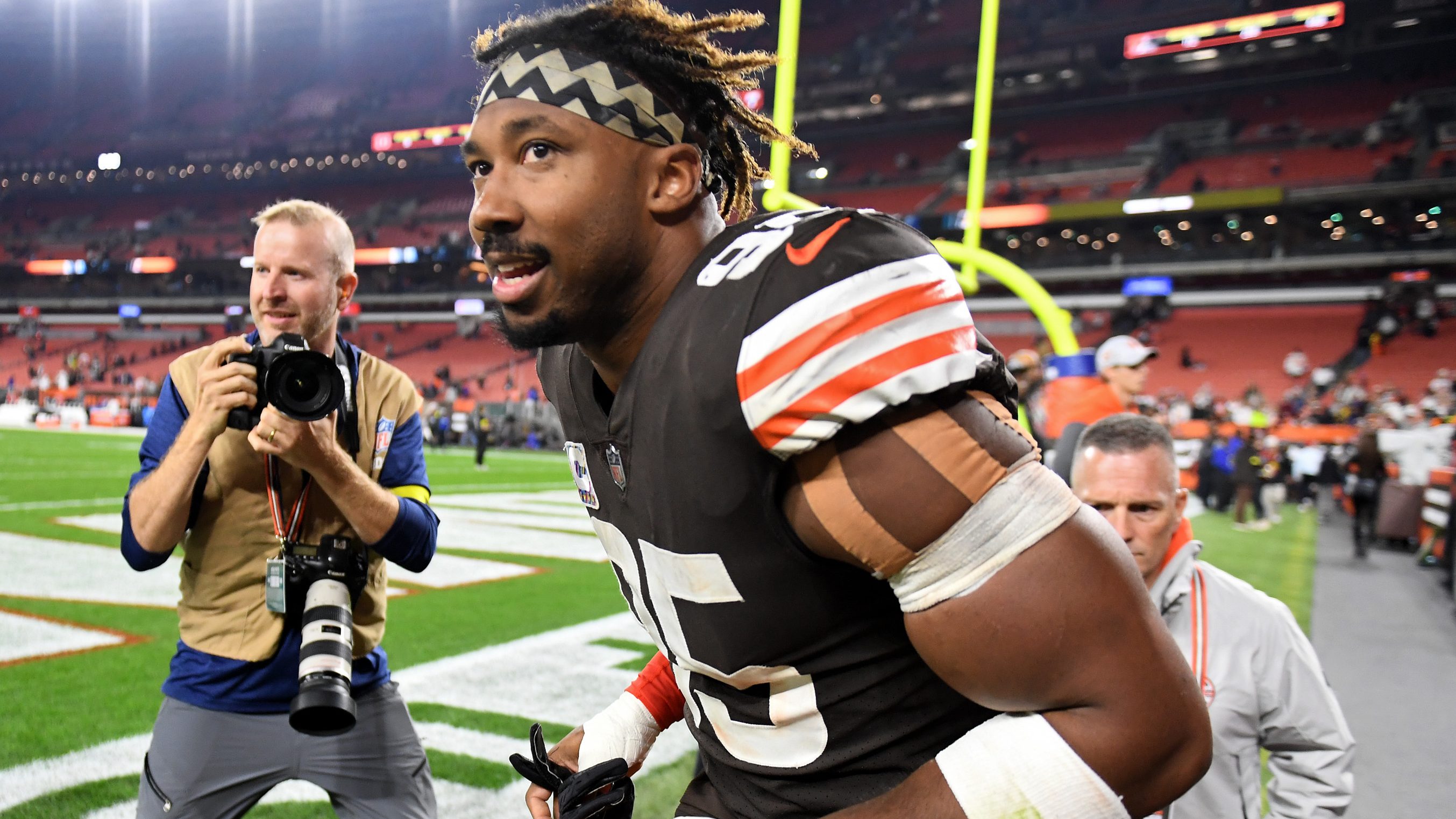 Browns Star Myles Garrett Sends Message to Tom Brady Ahead of Matchup