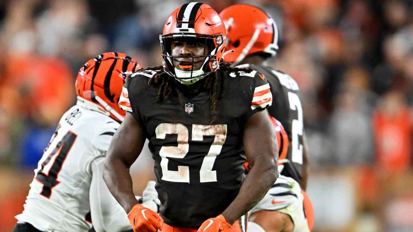 Browns RB Kareem Hunt Sounds Off on Trade Rumors After Beating Bengals