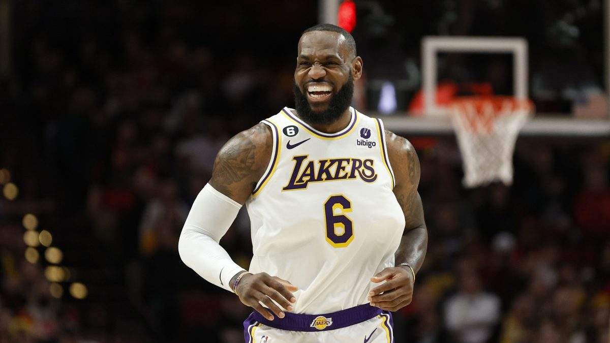 Lakers Fans Vent Frustration After LeBron James' Historic Showing in ...