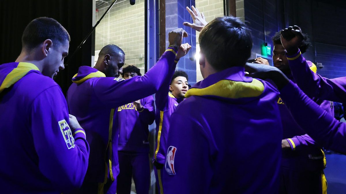 Former Lakers Polarizing Center Announces Sudden NBA Retirement