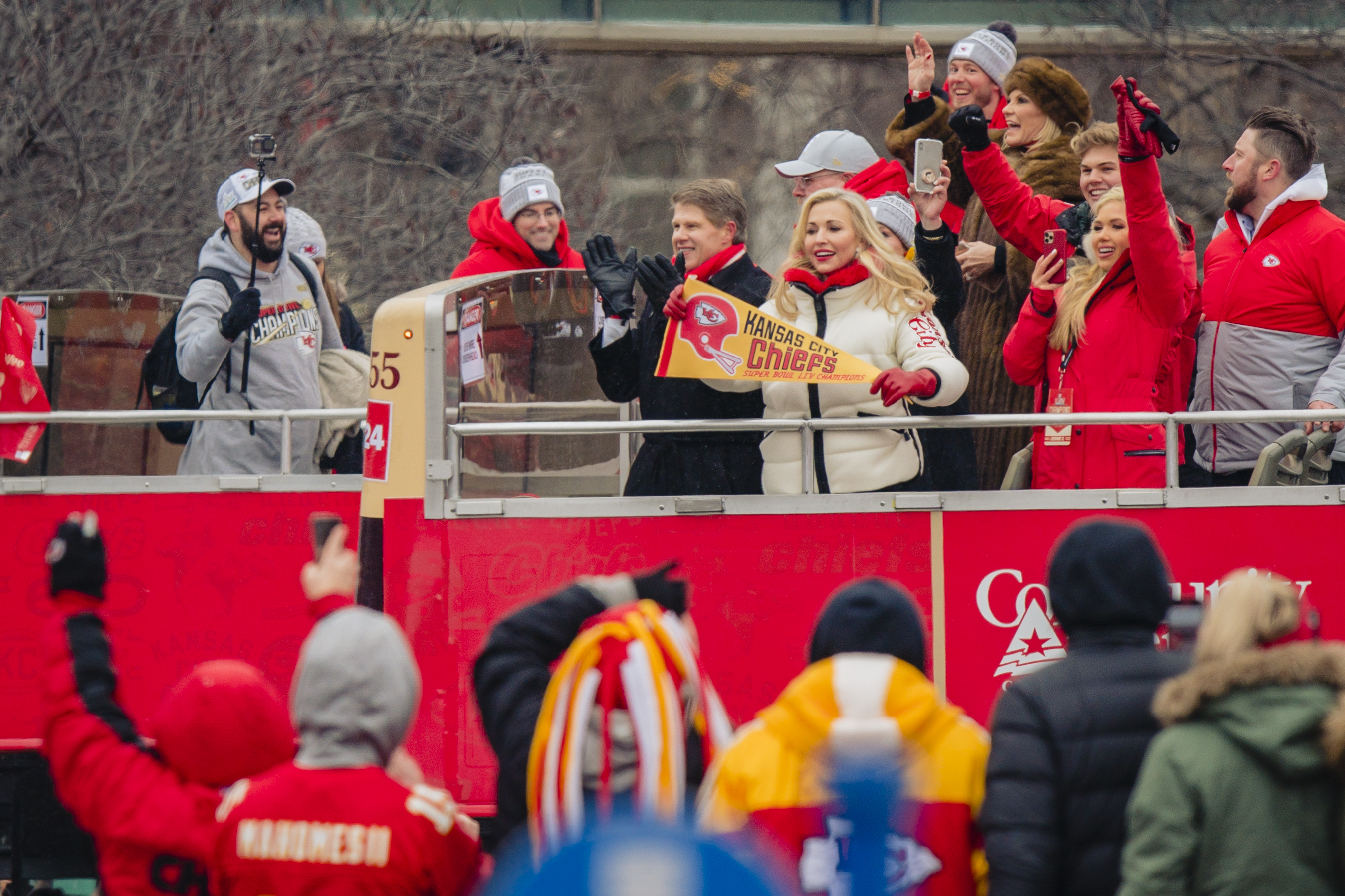 Tavia Shackles Hunt, Clark Hunt's Wife: 5 Fast Facts