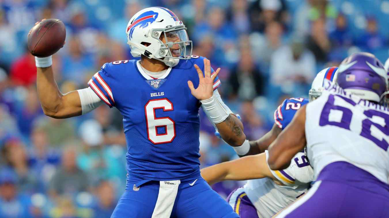 Ex-Bills QB Re-Signs With Eagles After Changing Positions