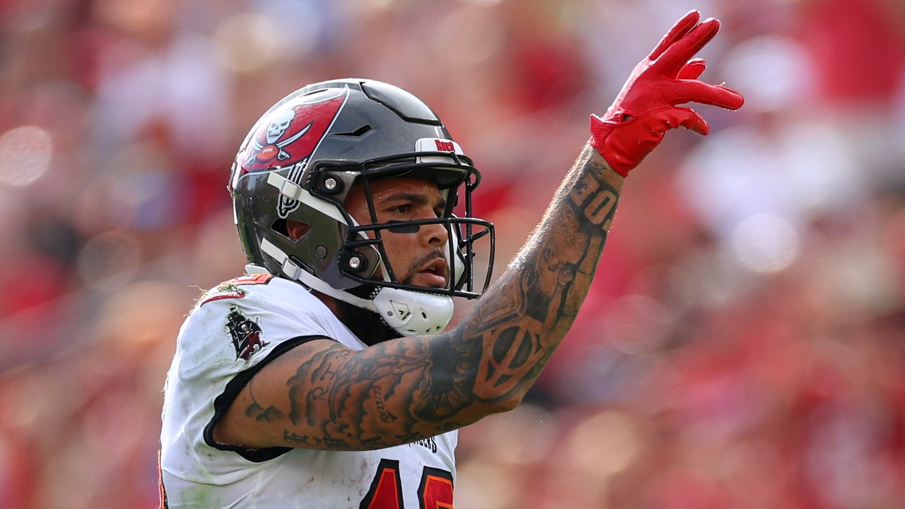 Buccaneers Rumors: Trade Idea Swaps Mike Evans for Jets RB