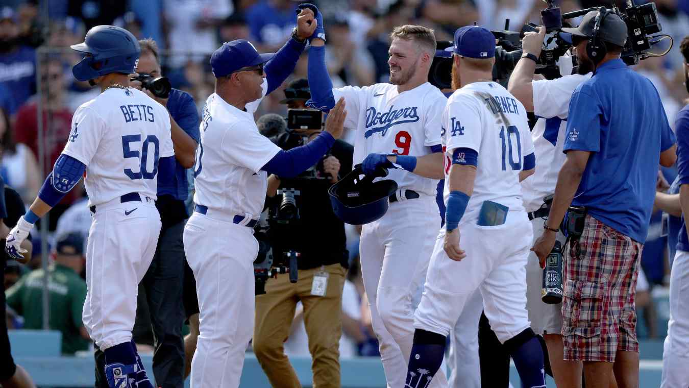 Dodgers' Dave Roberts 'Noncommittal' to SS Gavin Lux as Starter
