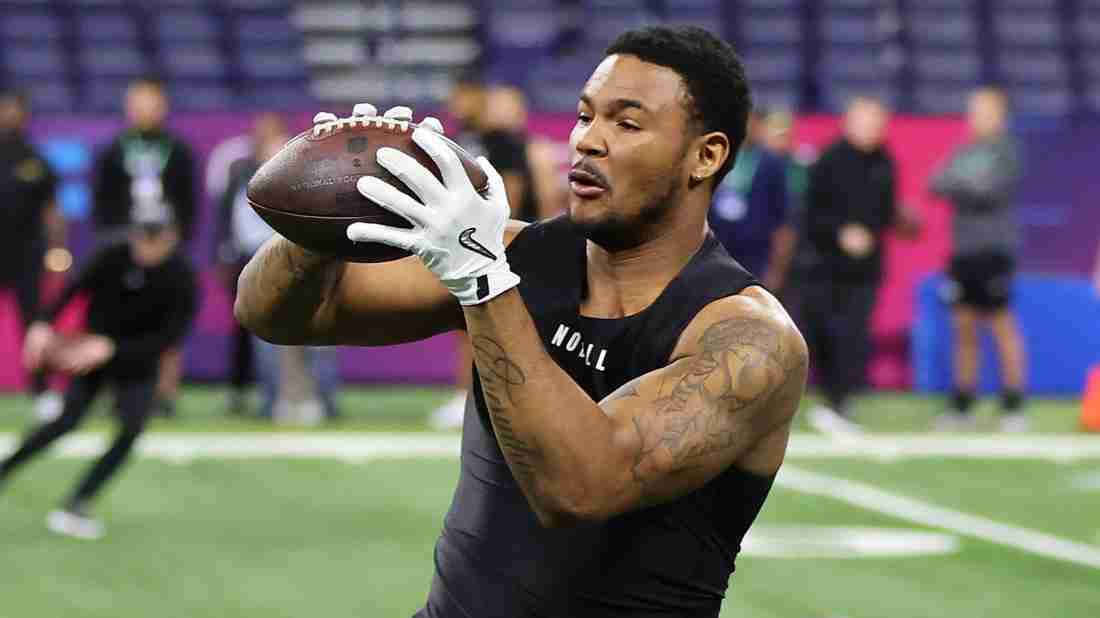 Panthers TE Ja'Tavion Sanders Standing Out In Training Camp
