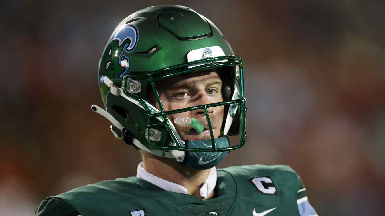 Jets Hosting 90 TD, Record Breaking QB for Visit: Report
