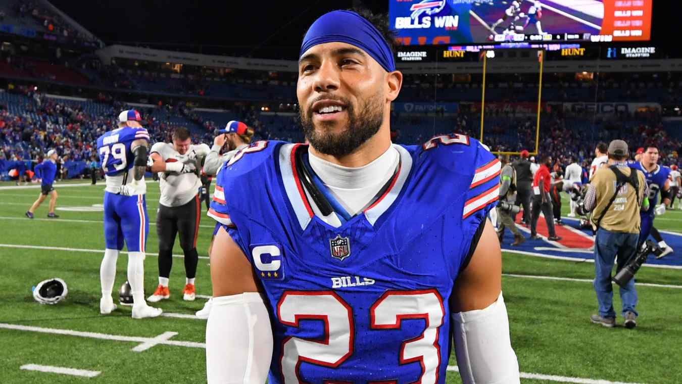 Bills All-Pro's Wife Sends 1-Word Message After Surprise Return