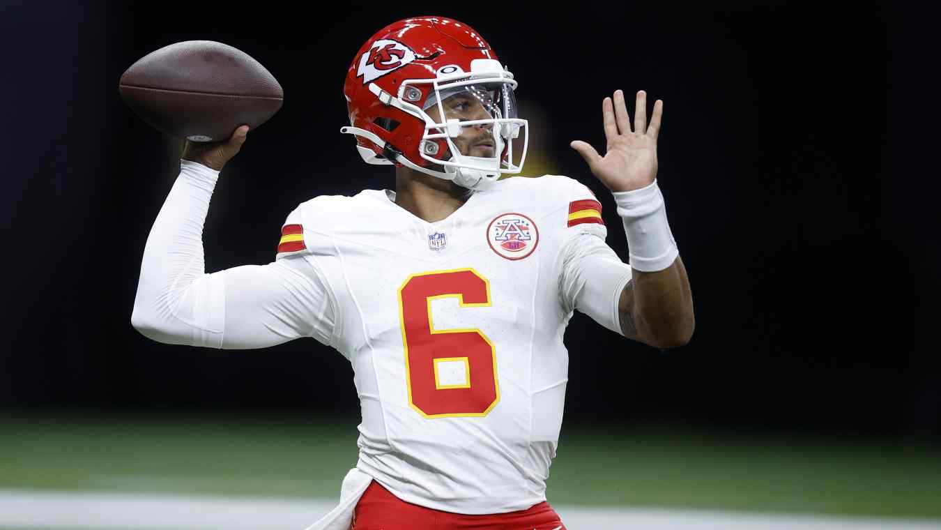 Chiefs Predicted to Part Ways With QB Who Replaced Patrick Mahomes