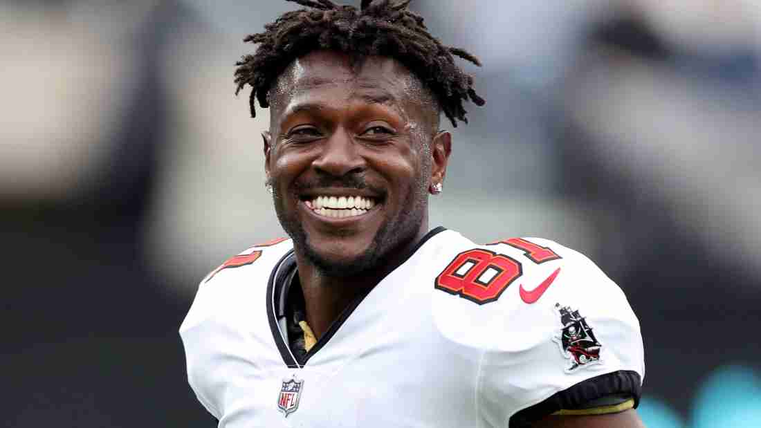 Former Buccaneers WR Explains Bizarre Exit From NFL - HEAVY