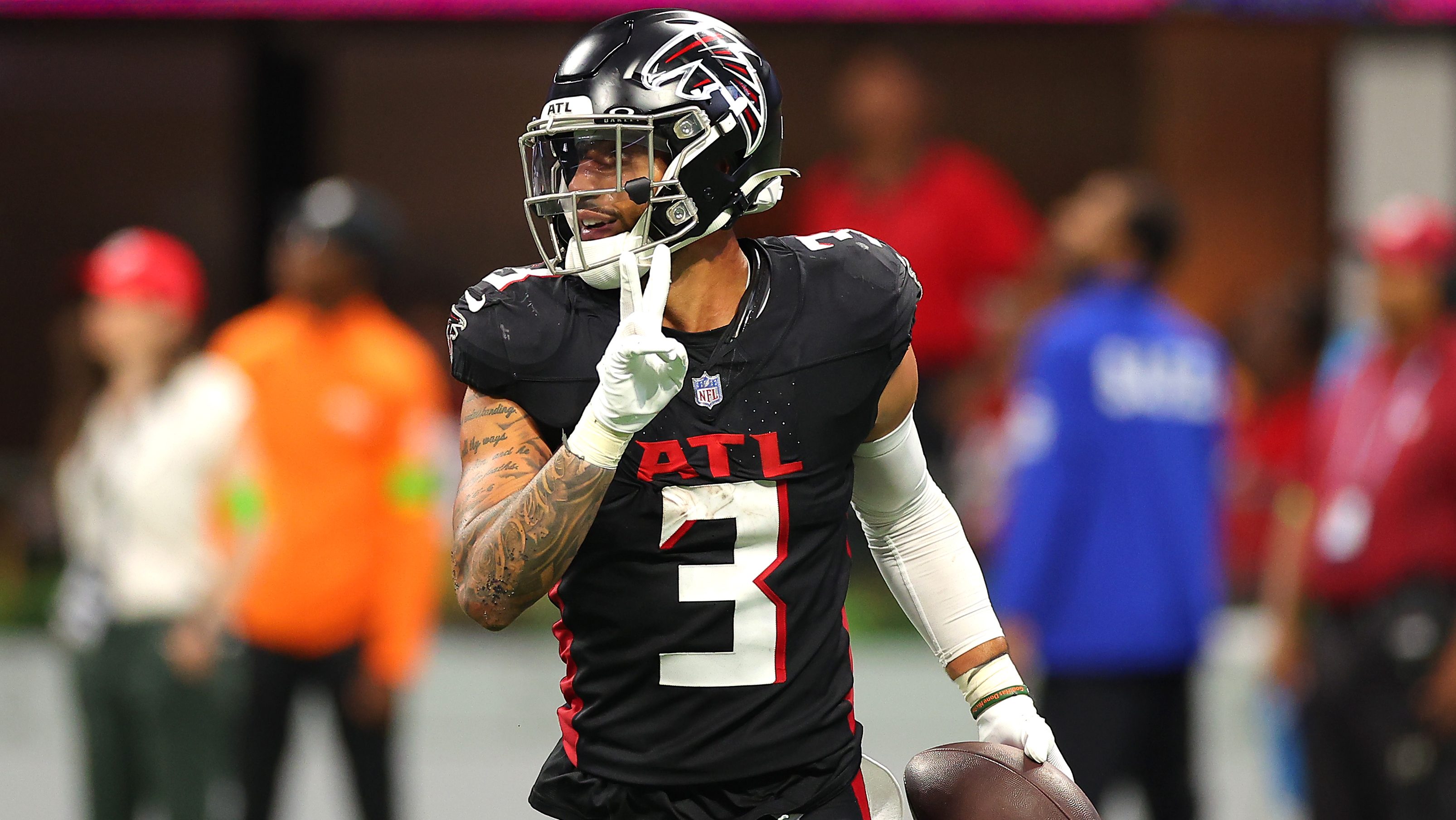 Falcons' Jessie Bates Reveals How He Will Trash Talk Travis Kelce