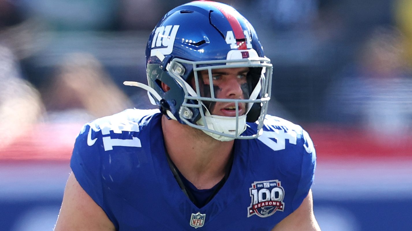 Giants Get Good News on Key Linebacker After He's Carted Off