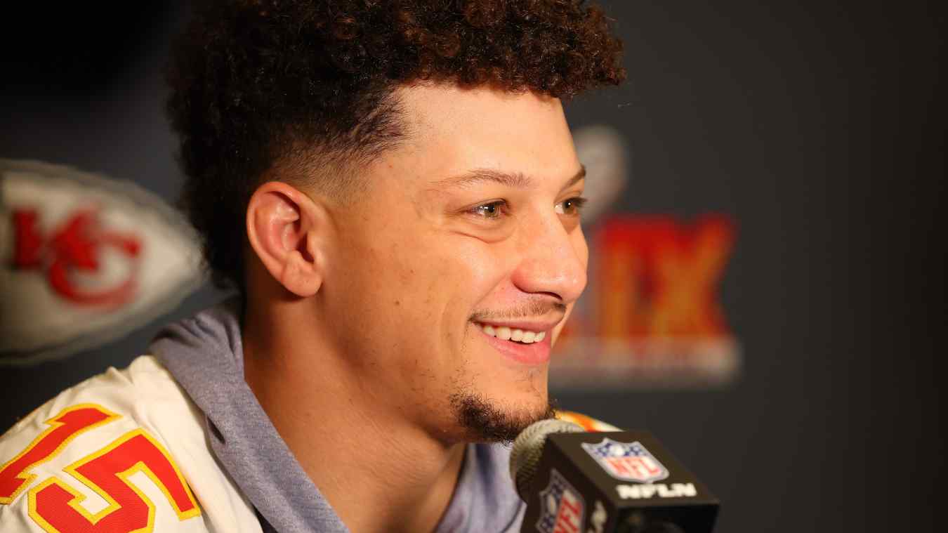 Chiefs' Patrick Mahomes Reveals Minimum NFL Retirement Age