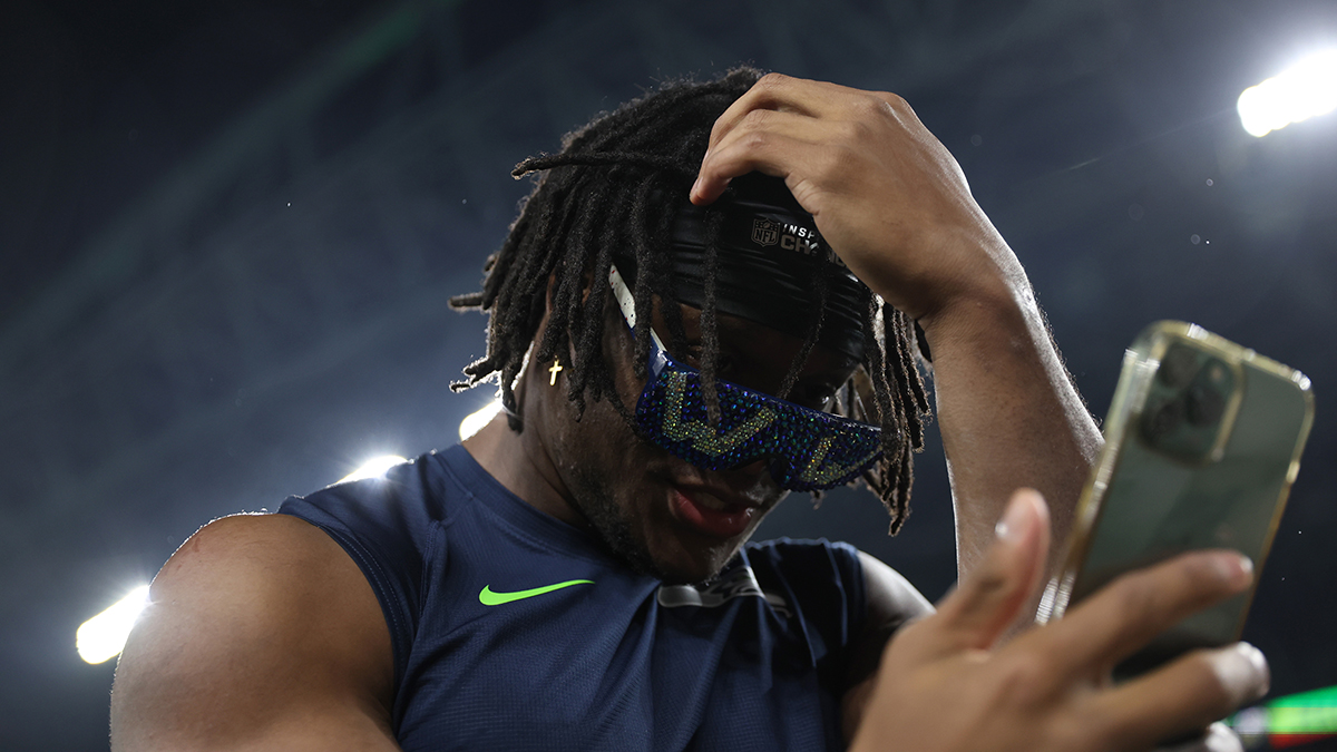 Trade Pitch Has Raiders Land Seahawks RB Kenneth Walker