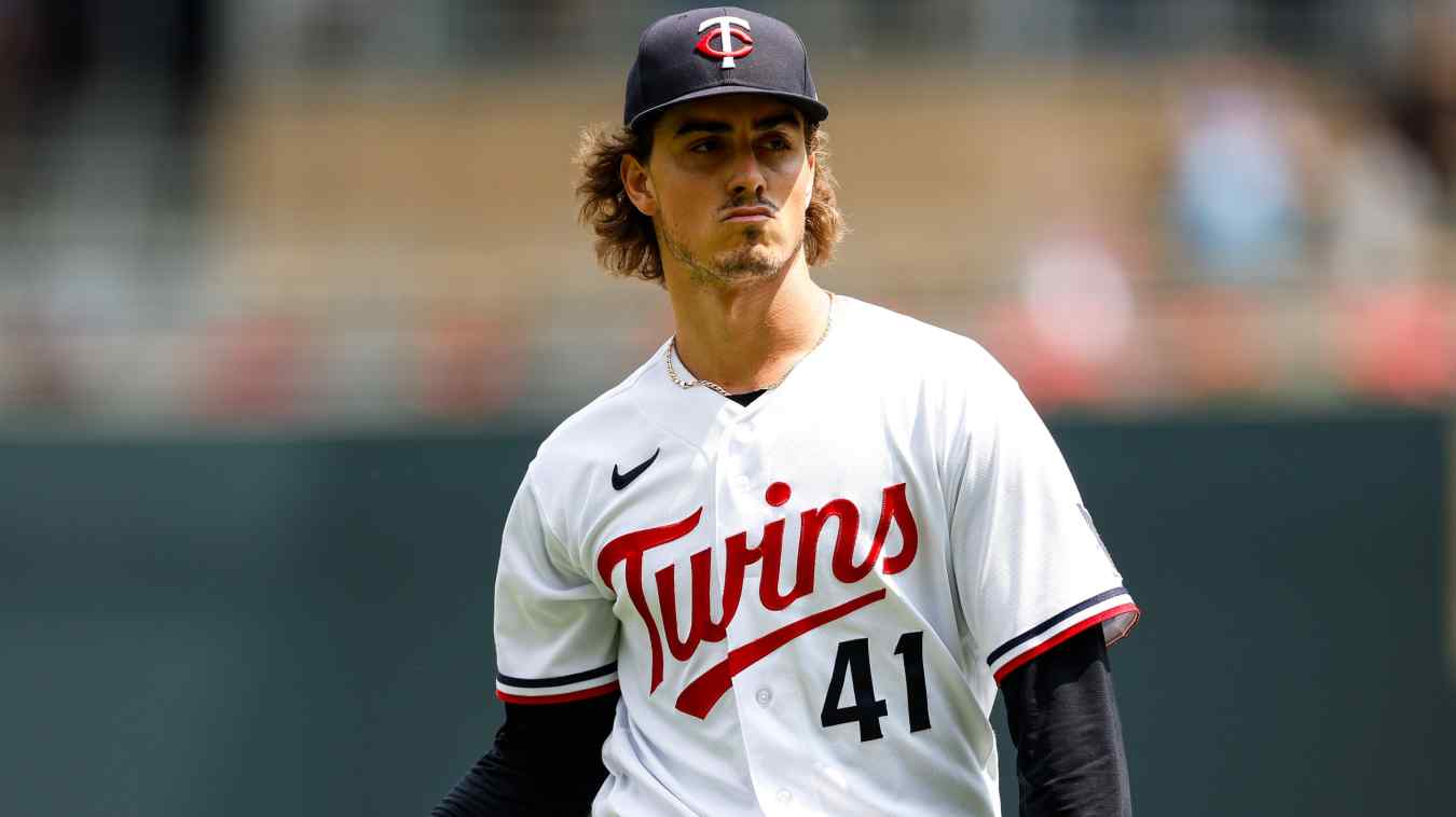 Twins Pitcher Tries to Stop Run by Pretending to be Coach - HEAVY