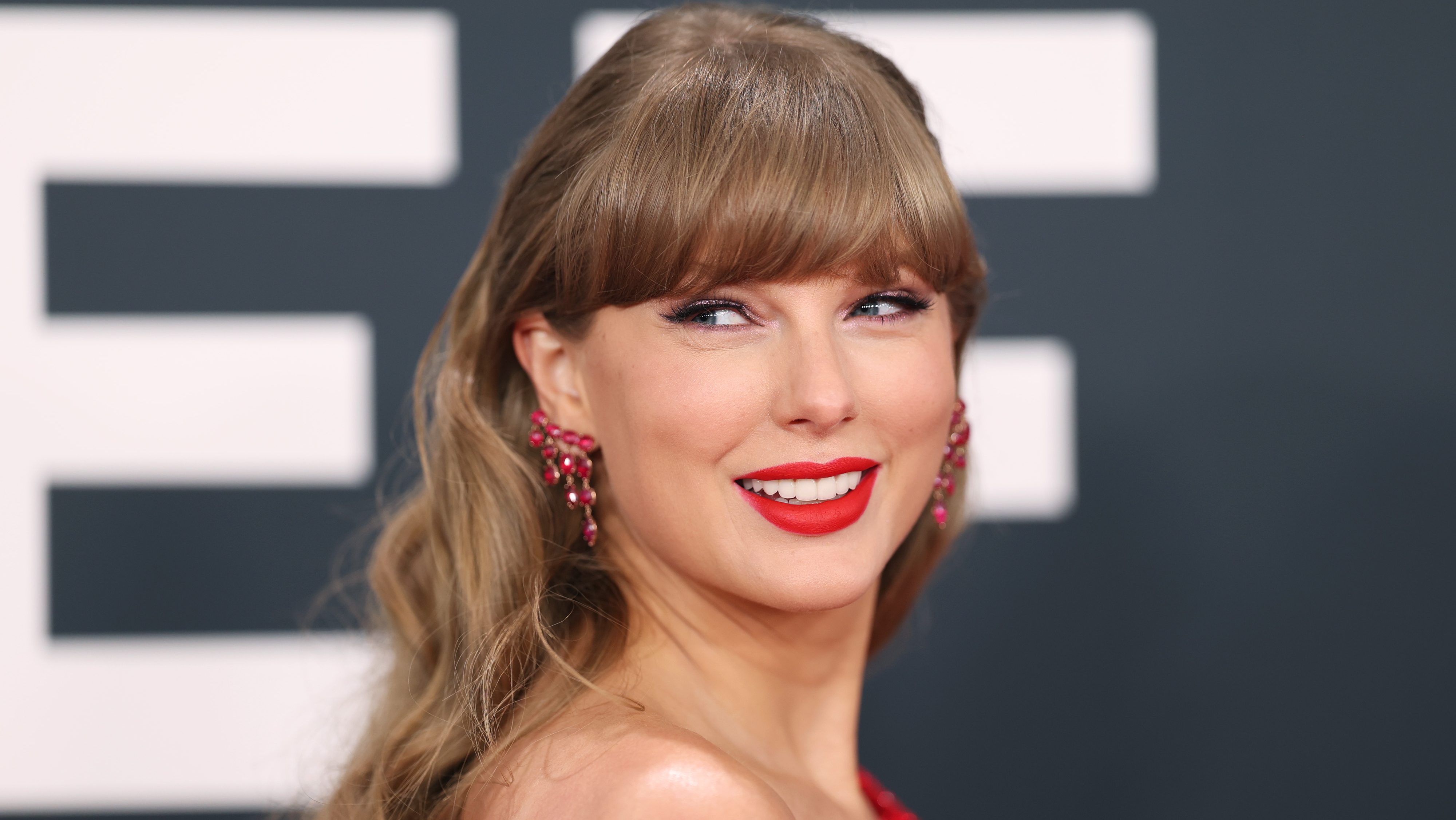 New Photos of Taylor Swift Turn Heads After Chiefs Loss