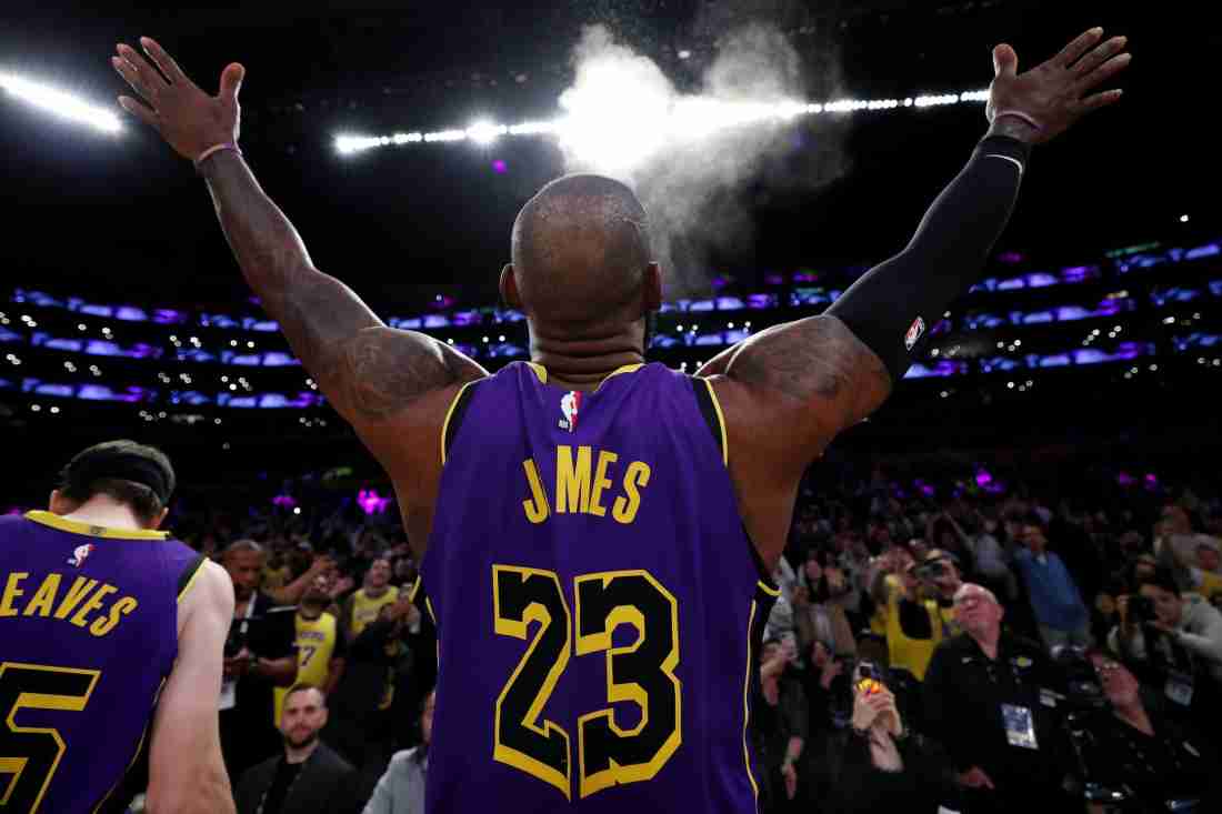 LeBron James Linked to 3 Teams Open to Farewell Tour - Heavy Sports