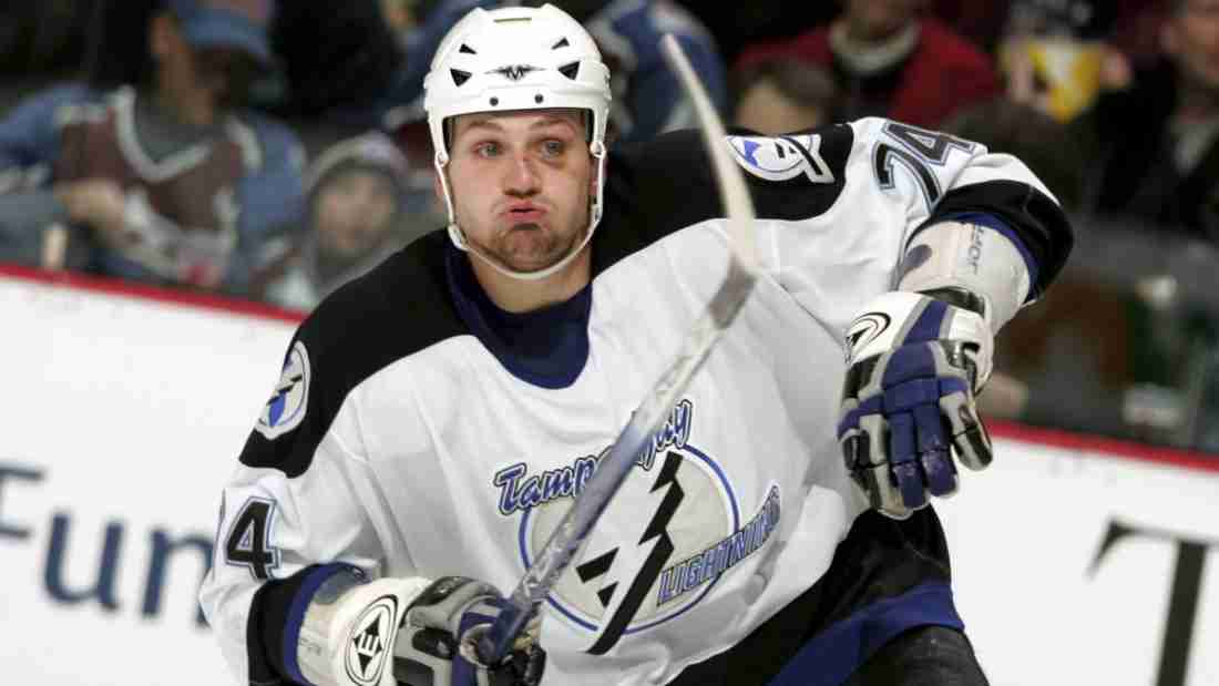WATCH | Former Lightning Forward in Fight on Golf Course