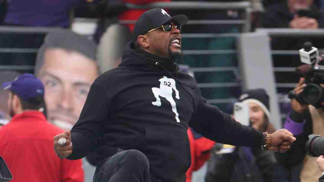 Ravens Legend Ray Lewis Gives Emotional Speech to Team