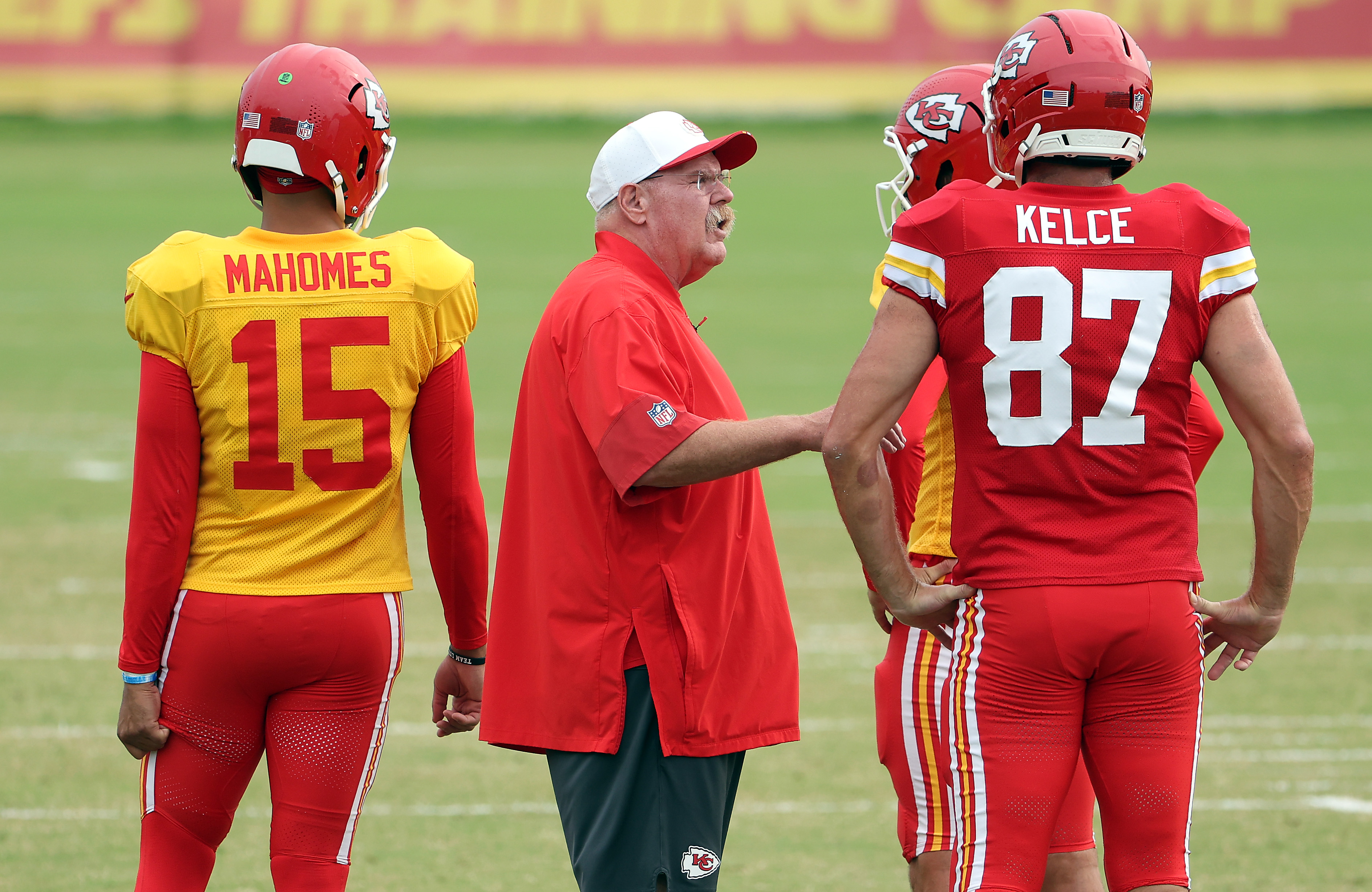 Travis Kelce's Behavior on Chiefs' Sideline Turns Heads