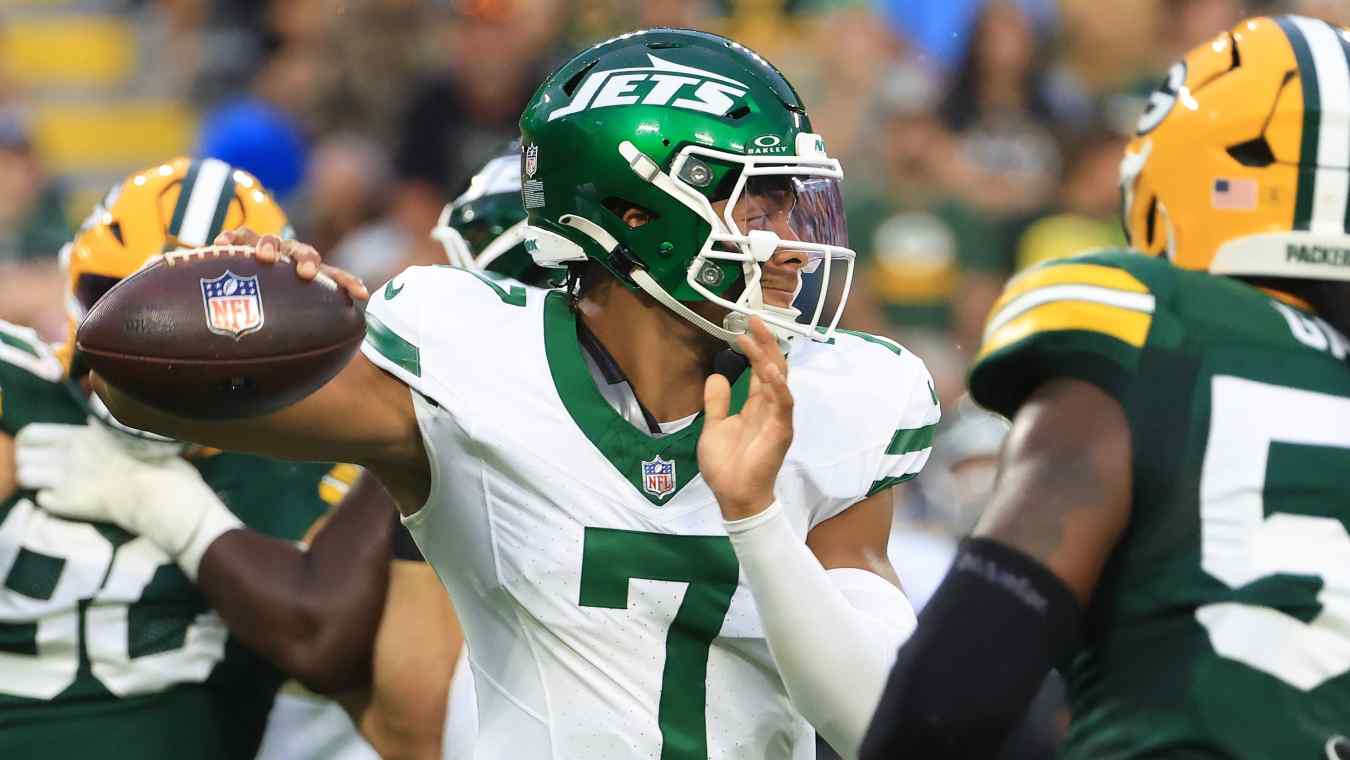 Jets HC Aaron Glenn Fires off Message to Justin Fields' Critics