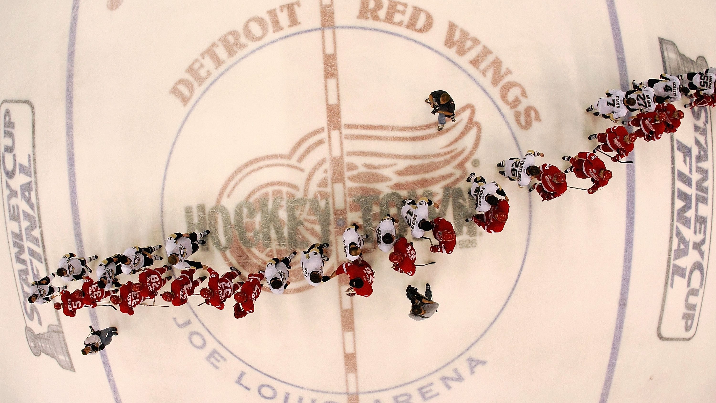 Detroit Red Wings Bring Back Iconic Design
