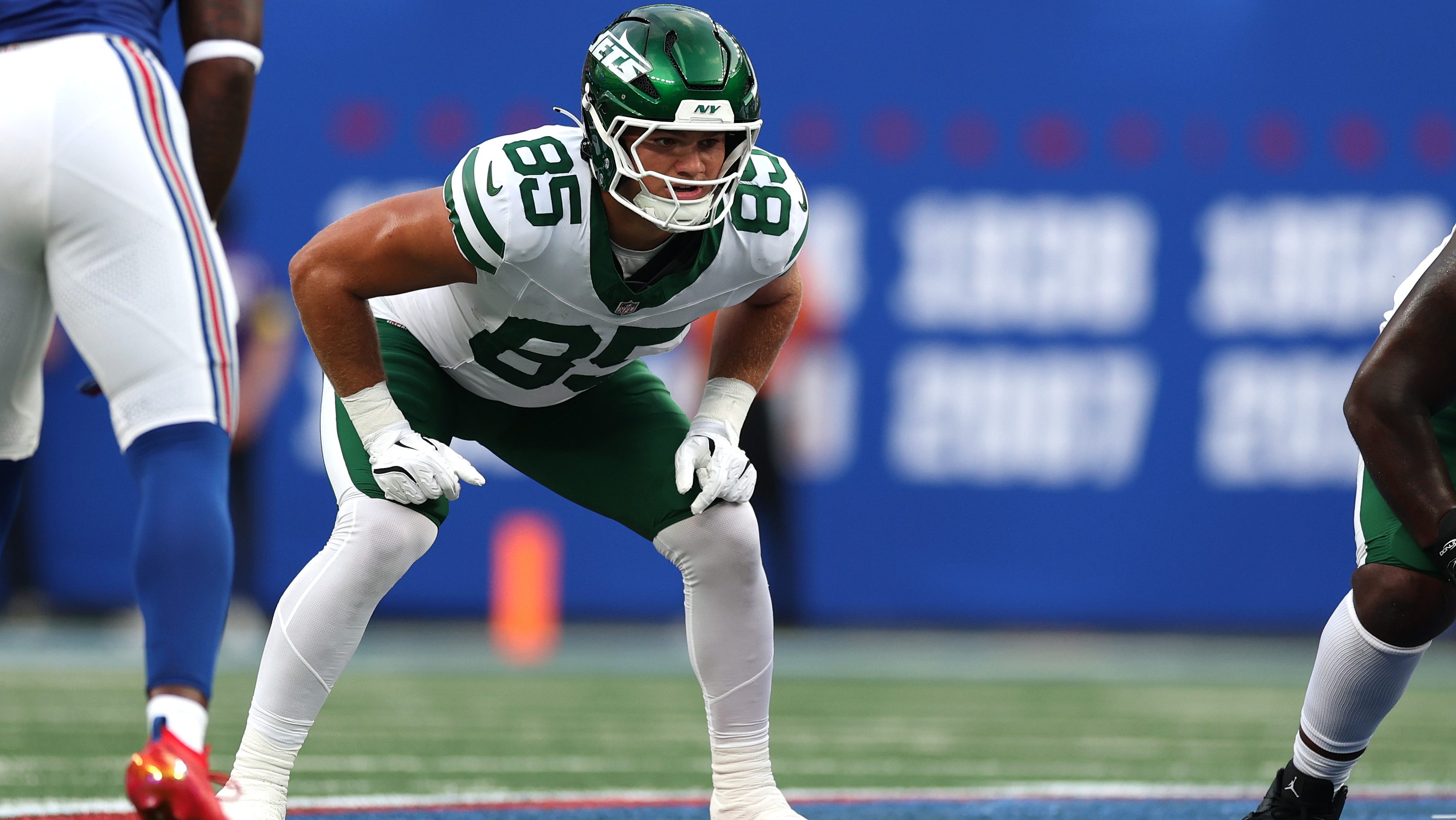 Social Media Erupts After Jets 'Bench' Mason Taylor Vs. Steelers