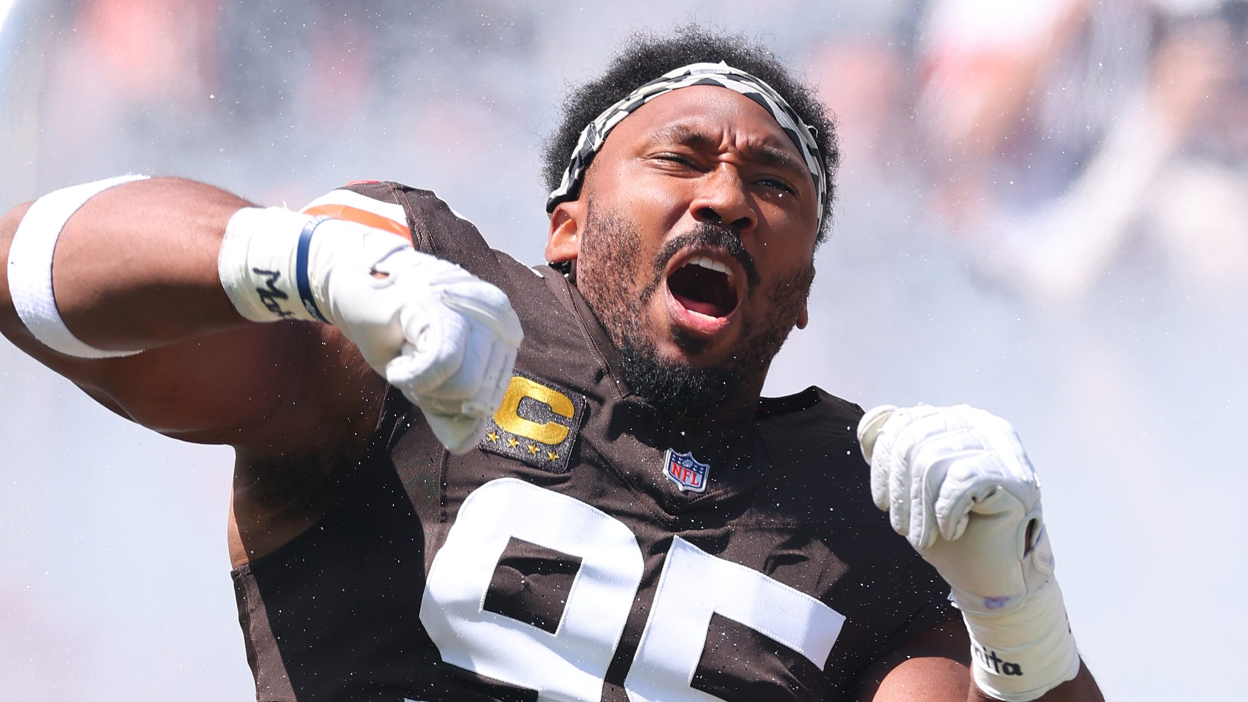 Browns’ Myles Garrett Dismisses War of Words With Derrick Henry