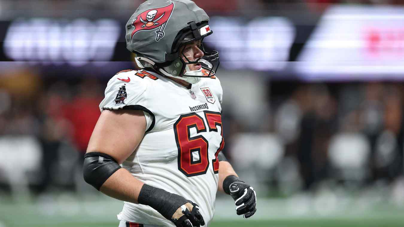 Buccaneers Lose OT Luke Goedeke To Foot Injury On MNF