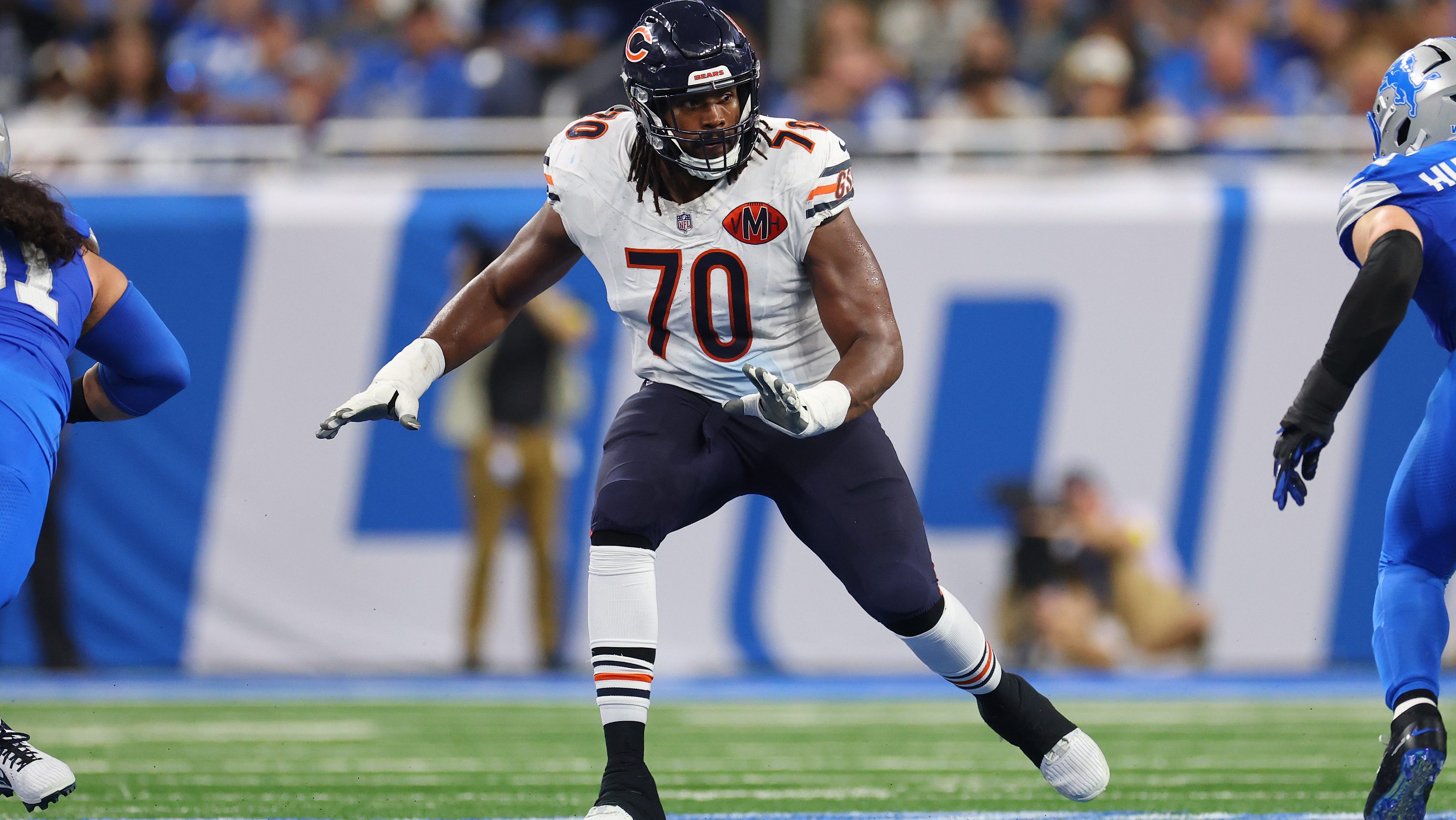 Ben Johnson Puts Braxton Jones On Notice With Comments on Left Tackle ...