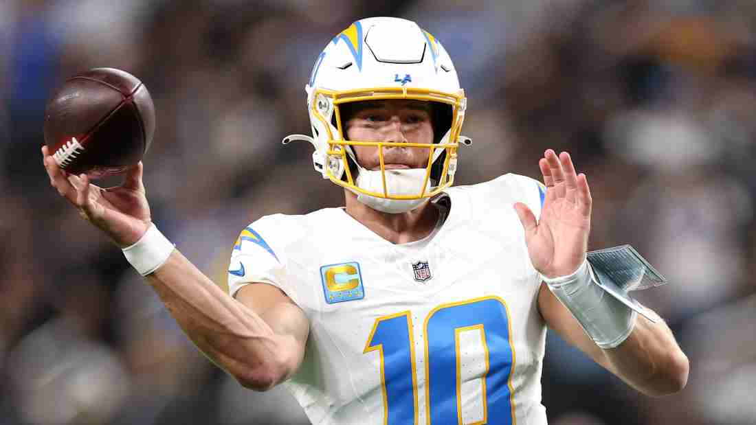 Justin Herbert Trending Toward Playing vs Eagles After Hand Injury