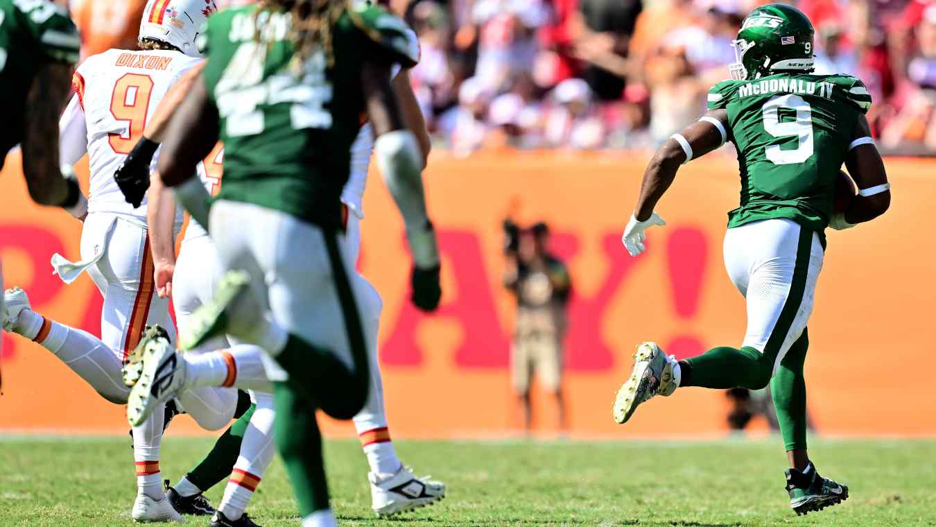 Bucs' HC Todd Bowles Has NSFW Reaction to Blocked Field Goal