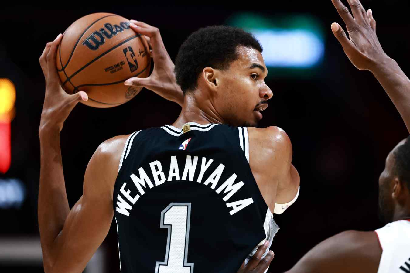Victor Wembanyama’s Viral Dunk Show Has NBA Fans Buzzing