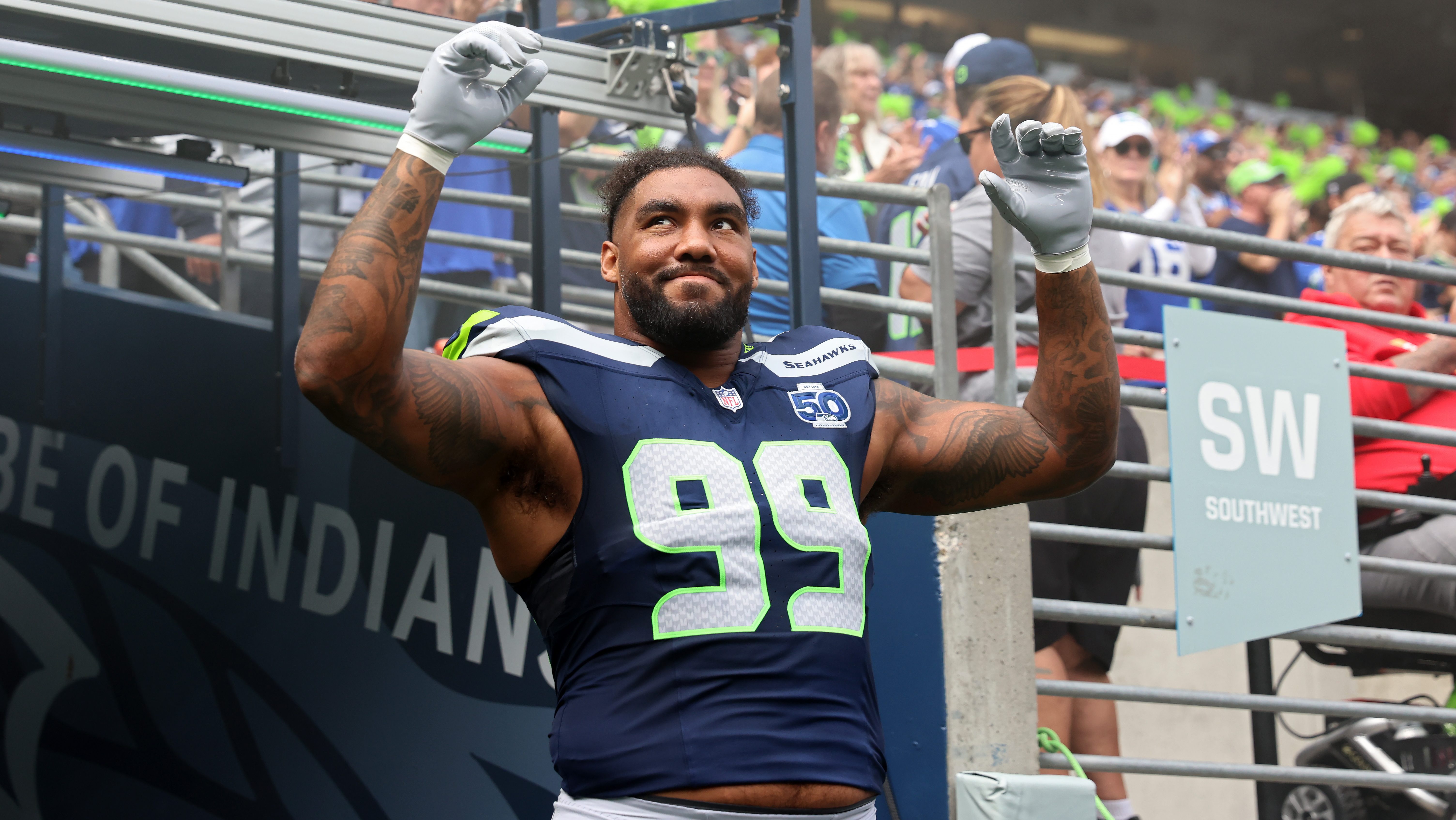 Seahawks’ Leonard Williams & Wife Hailey Announce Pregnancy
