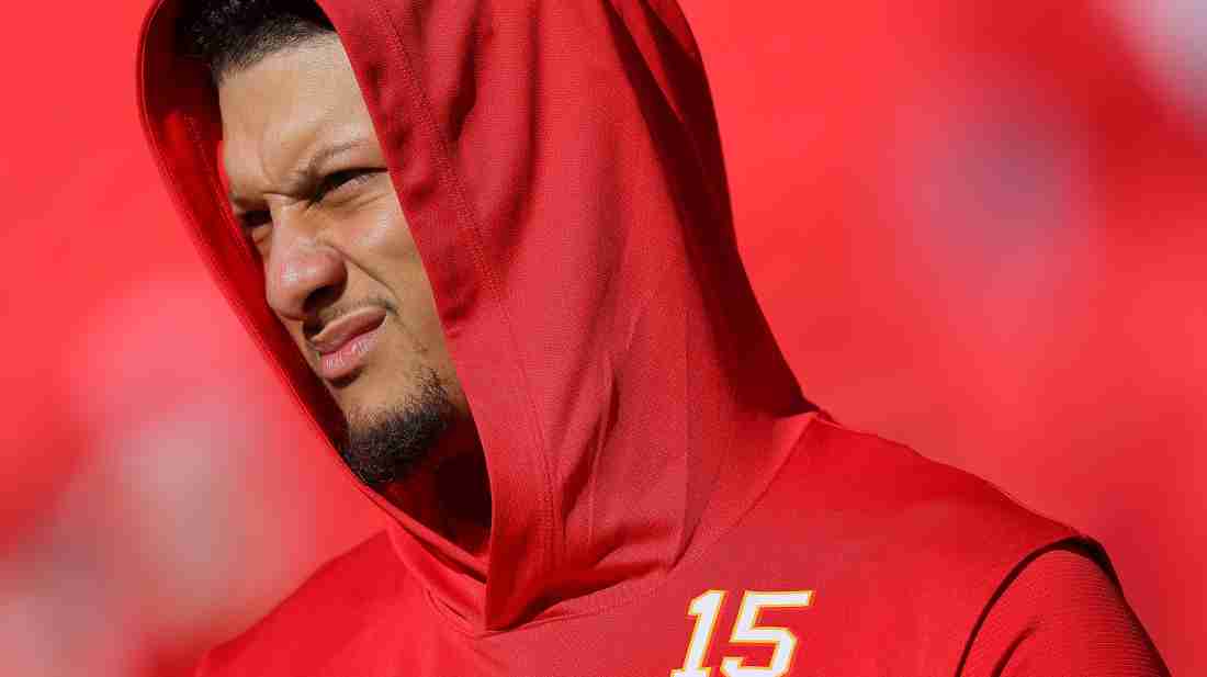 Chiefs' Patrick Mahomes Way Behind in Early MVP Poll: Insider
