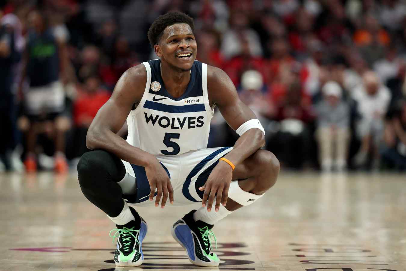 Timberwolves News: Anthony Edwards reacts to KAT dunk