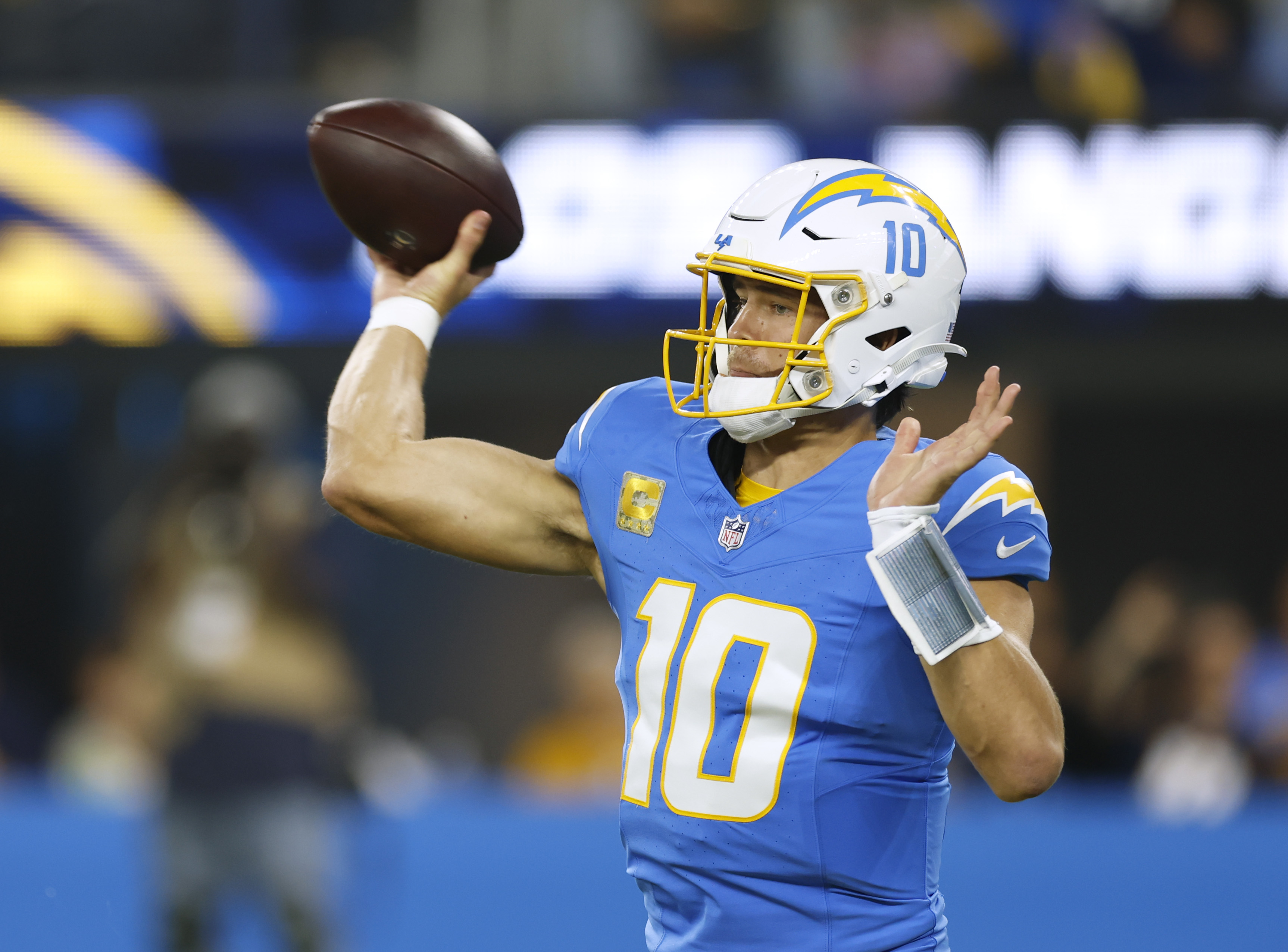 Chargers Receive Troubling News on Justin Herbert’s Hand Injury