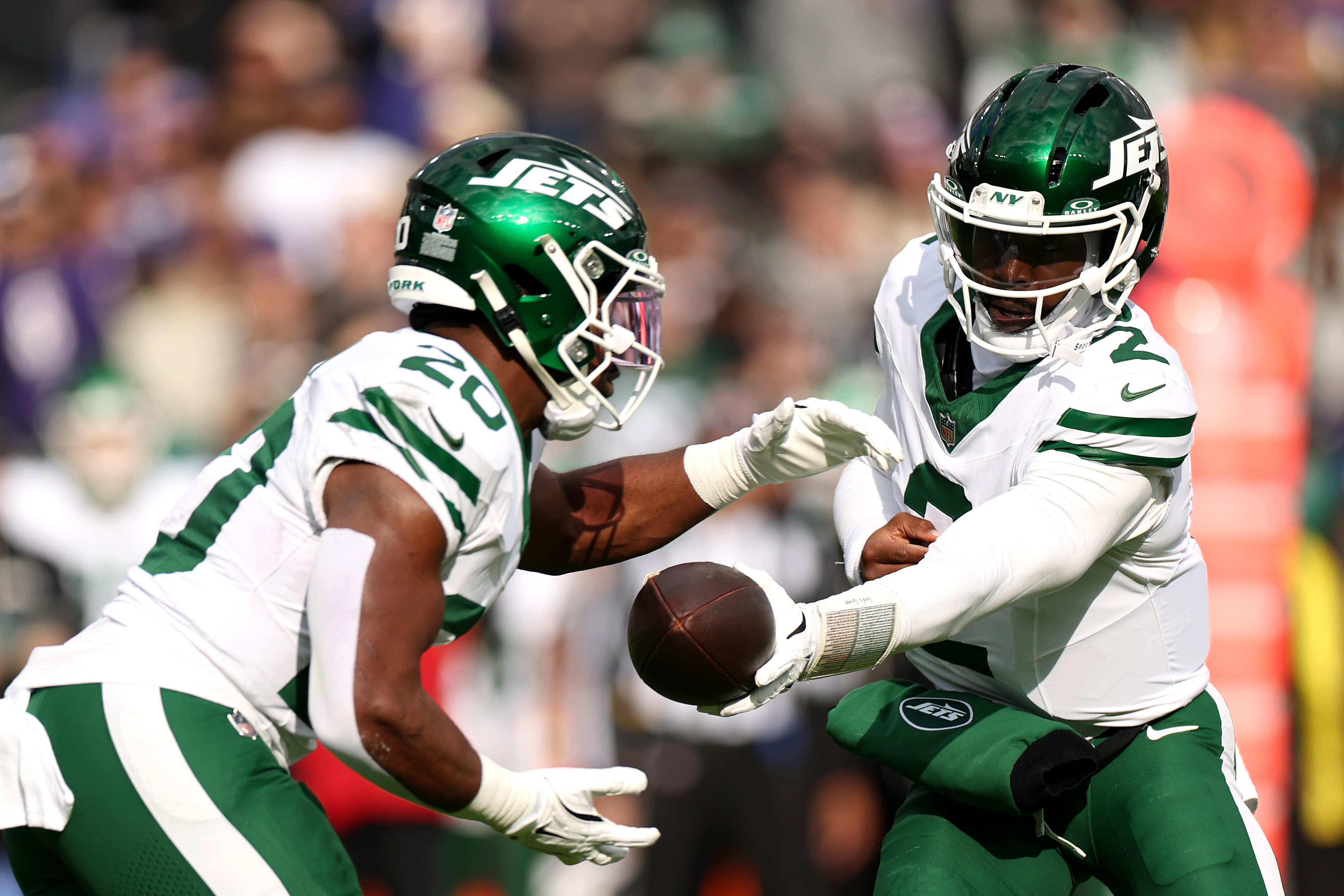 Jets' Aaron Glenn Sends Clear Message to Breece Hall After Fumble