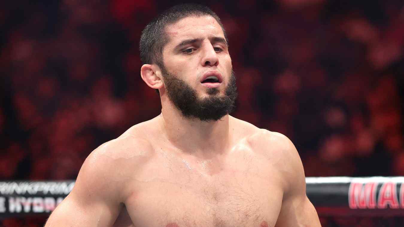 Islam Makhachev Captures UFC Welterweight Title - HEAVY