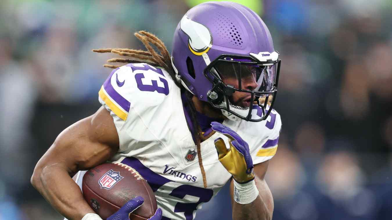 Vikings' Aaron Jones Sr. Makes Feelings Clear on Packers Game