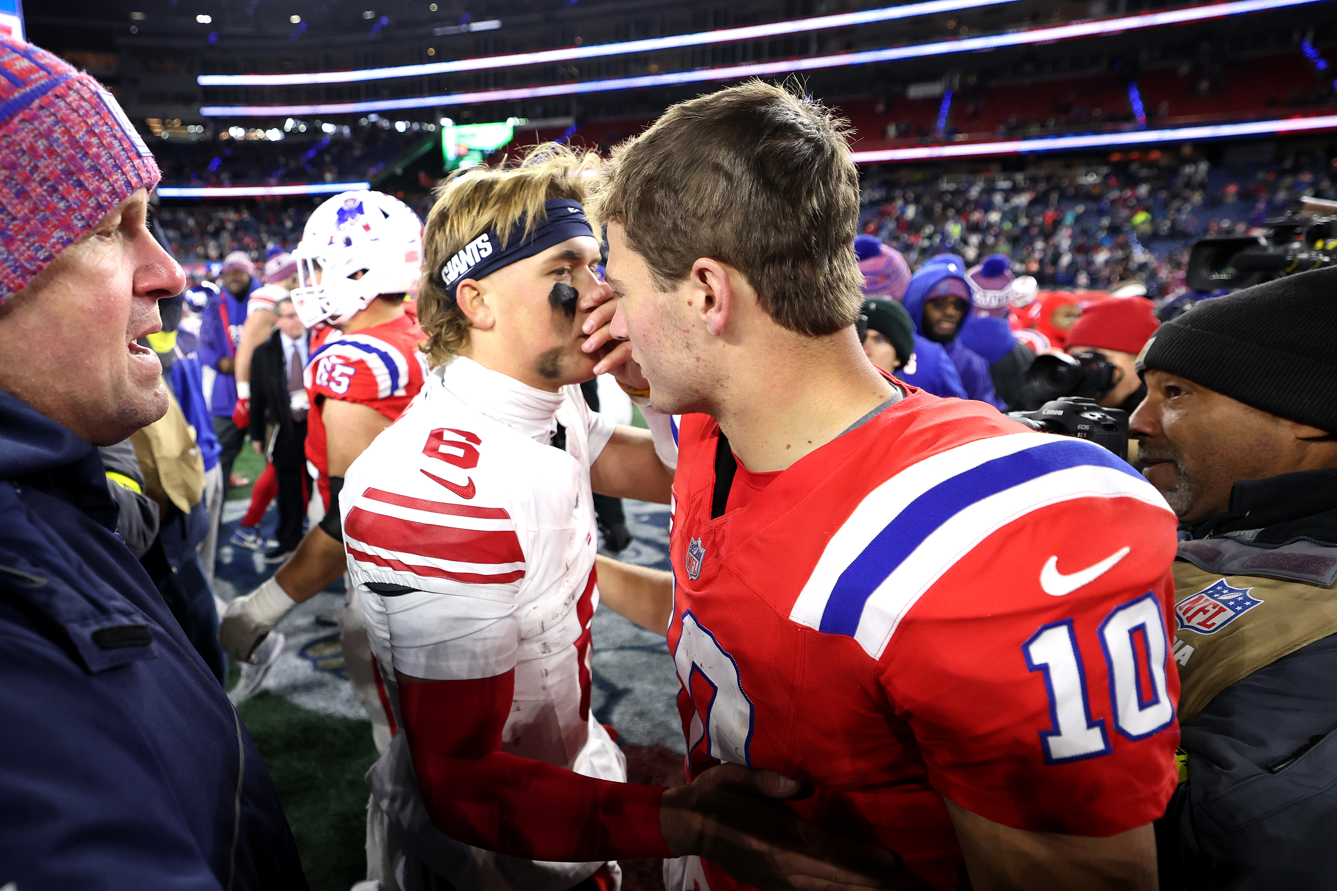 Patriots' Drake Sends Message on 'Conductor' Label Amid Win Over Giants