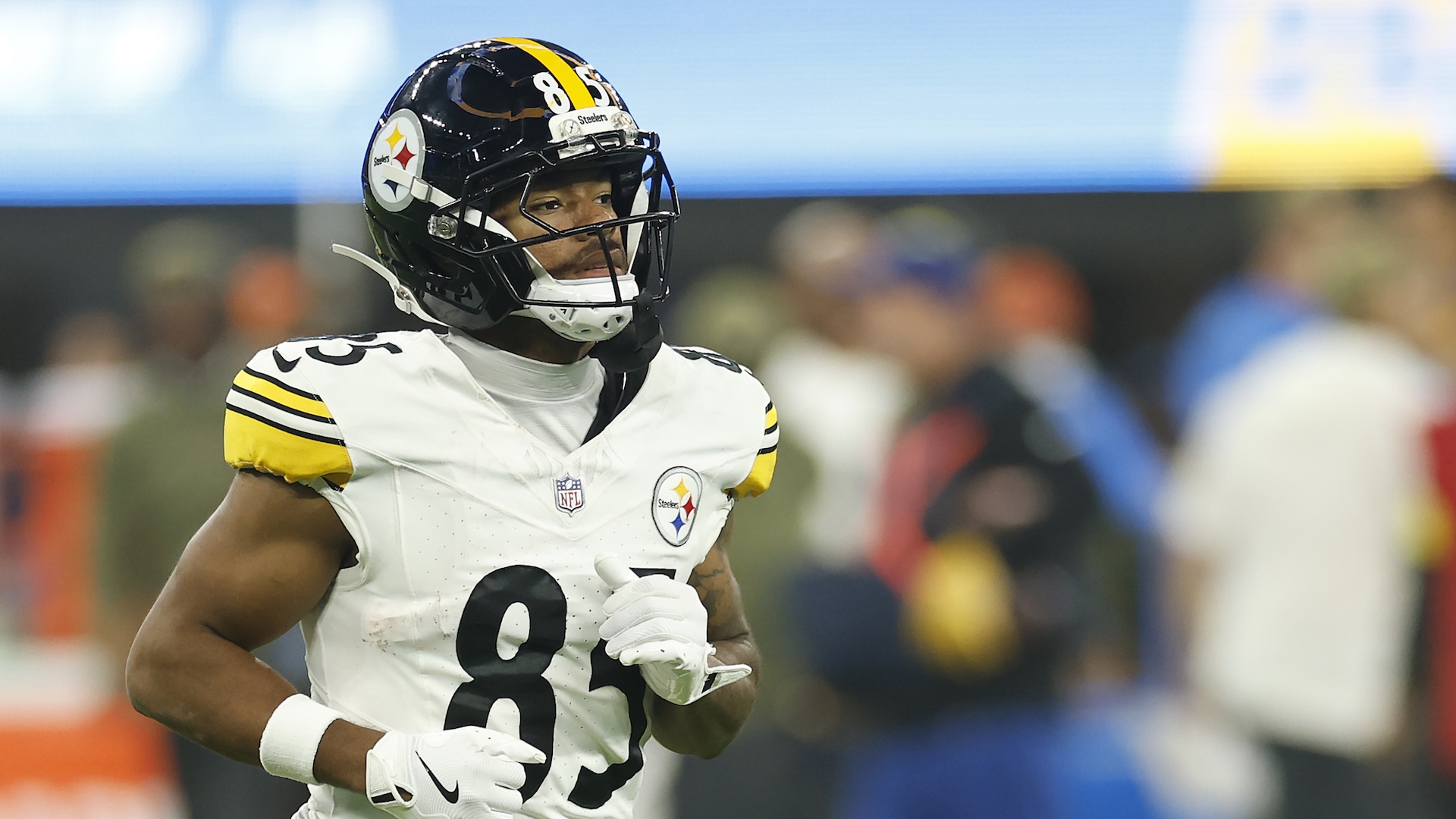 Steelers Bring Back RB Trey Sermon After Missing on WR Reunion