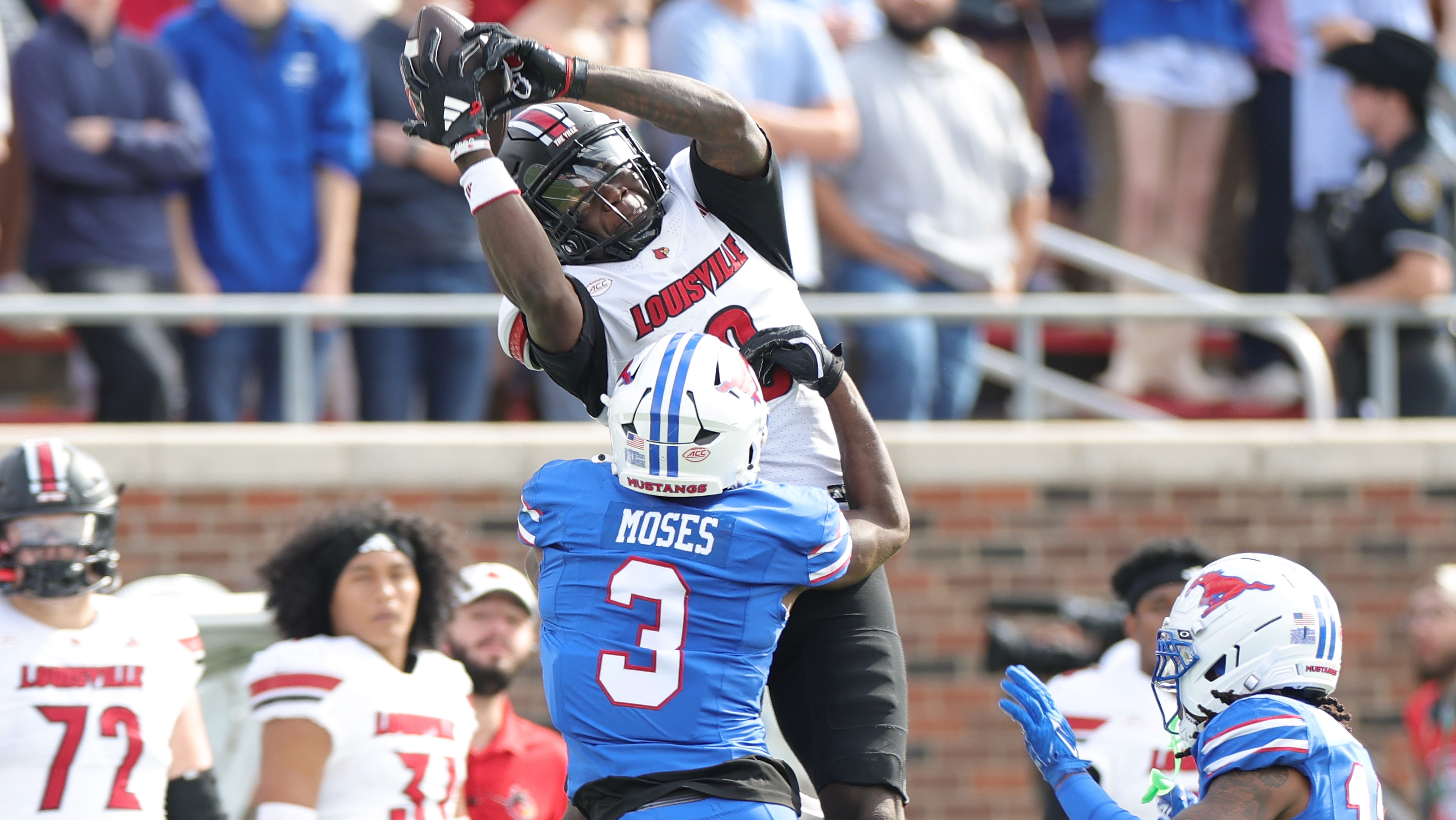 La predicción de los Broncos coloca al WR Chris Bell de Louisville en ...