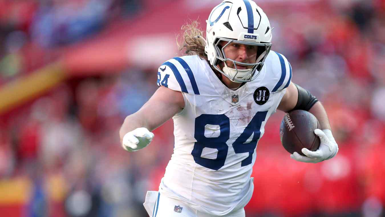 Seahawks Rookie Tipped to Stick to Tyler Warren 'Like Glue'