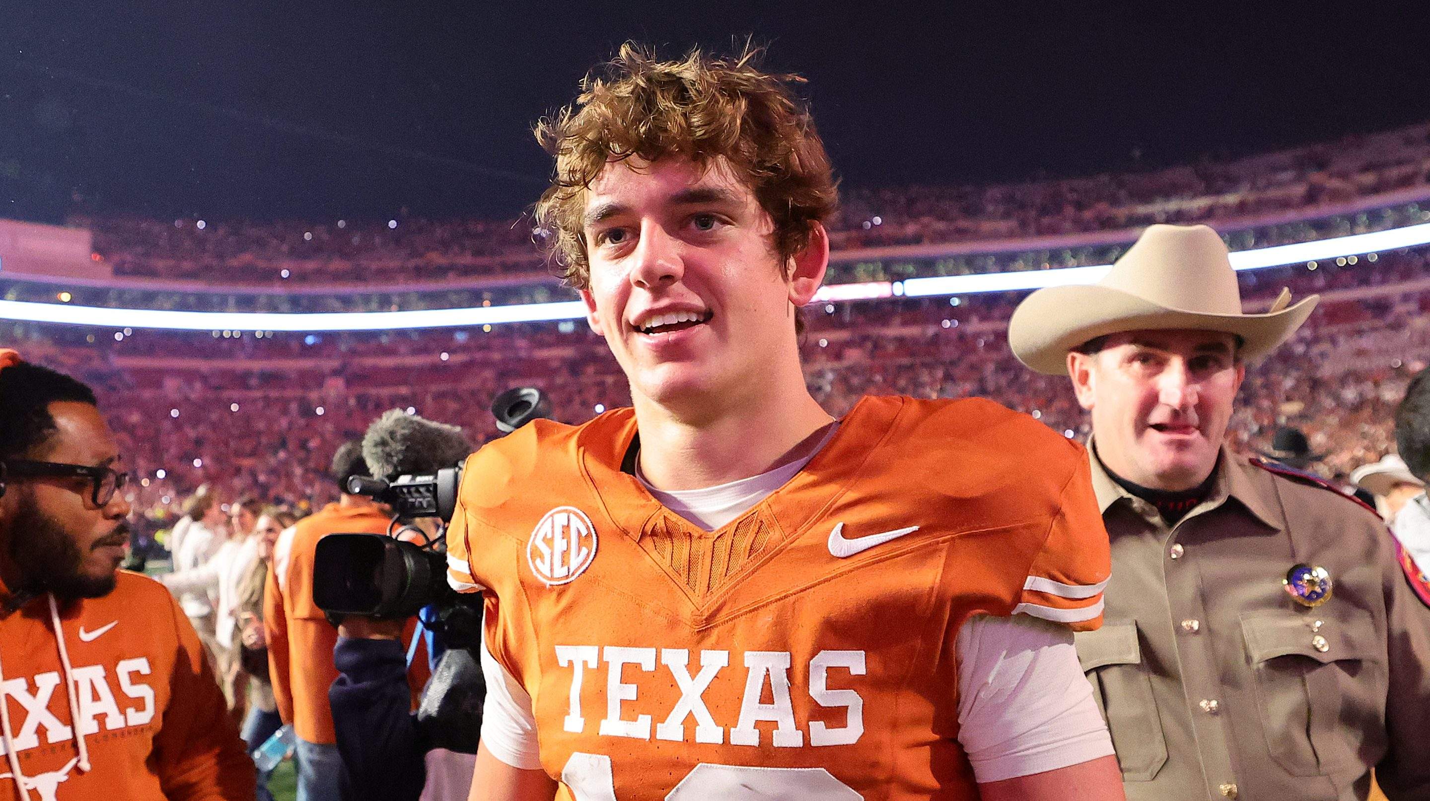 College Football Transfer Portal News Gives Hint on Arch Manning's Decision