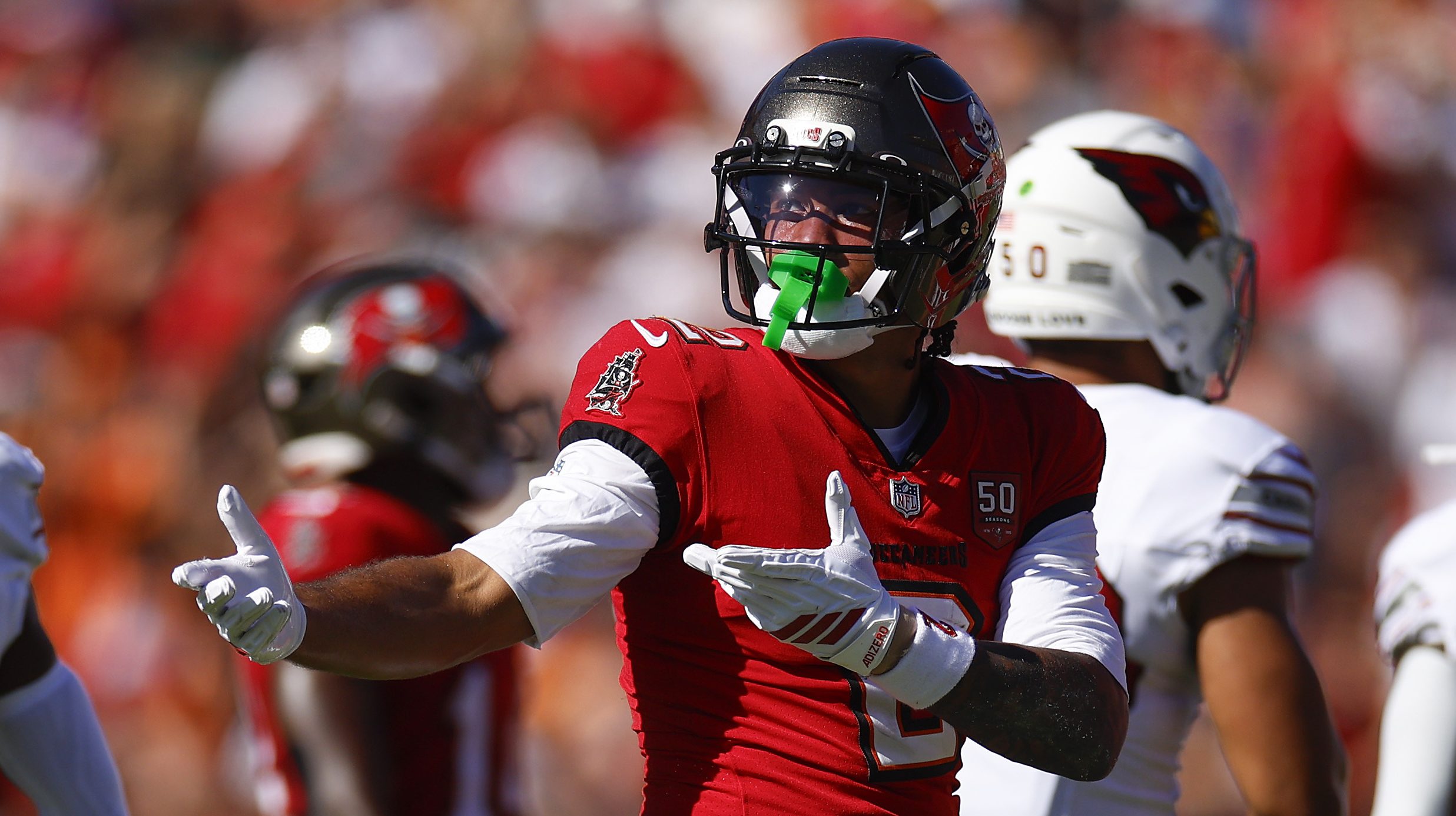 Bucs WR Emeka Egbuka Wows With 1-Handed Catch at OTAs